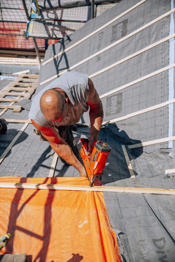 D08 Daken met hoek- en kilkeper - Gaan in de bouw